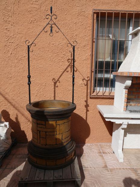 Pozo medieval pintado con hierro | CERAMICAS BUIGUES SERRA