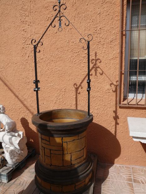 Pozo medieval pintado con hierro | CERAMICAS BUIGUES SERRA